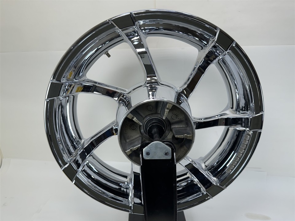 Harley-Davidson 2011 Road Glide CVO Wheels Agitator Chrome F 18x3.5 R ...