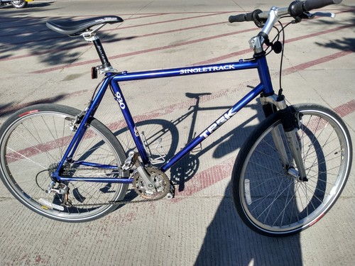 Trek Singletrack 930 26” Mountain Bike, 15” Chromoly Frame, RockShox ...