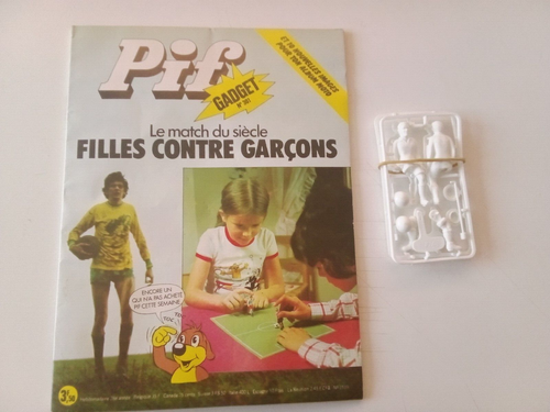 W 2 PIF GADGET AVEC GADGET N 301 FILLES CONTRE GARCONS FOOTBALL j | eBay