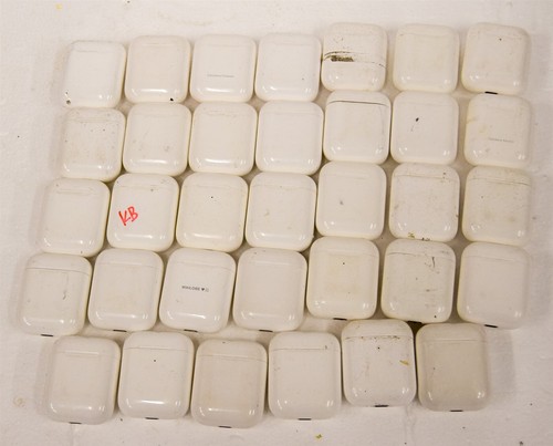 (34) Apple A1602 A1938 1st & 2nd Gen Airpod Charging Cases (S7) | eBay