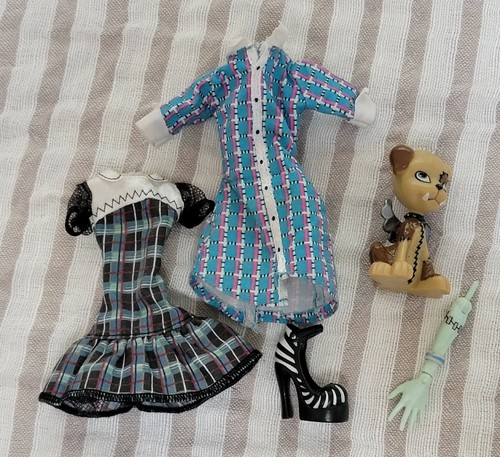 Monster High Frankie Stein School's Out & 1st Wave Dresses Shoe Watzit ...