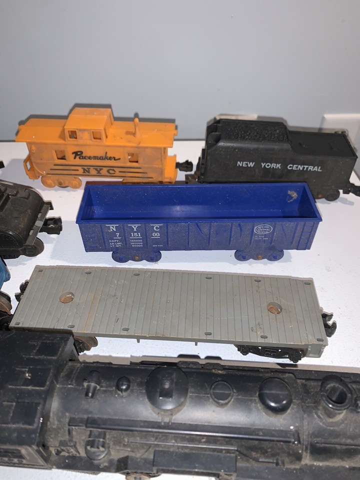 Vtg 36 Piece Lot LIONEL Marx O Gauge Train Set - Untested Engine Tracks ...