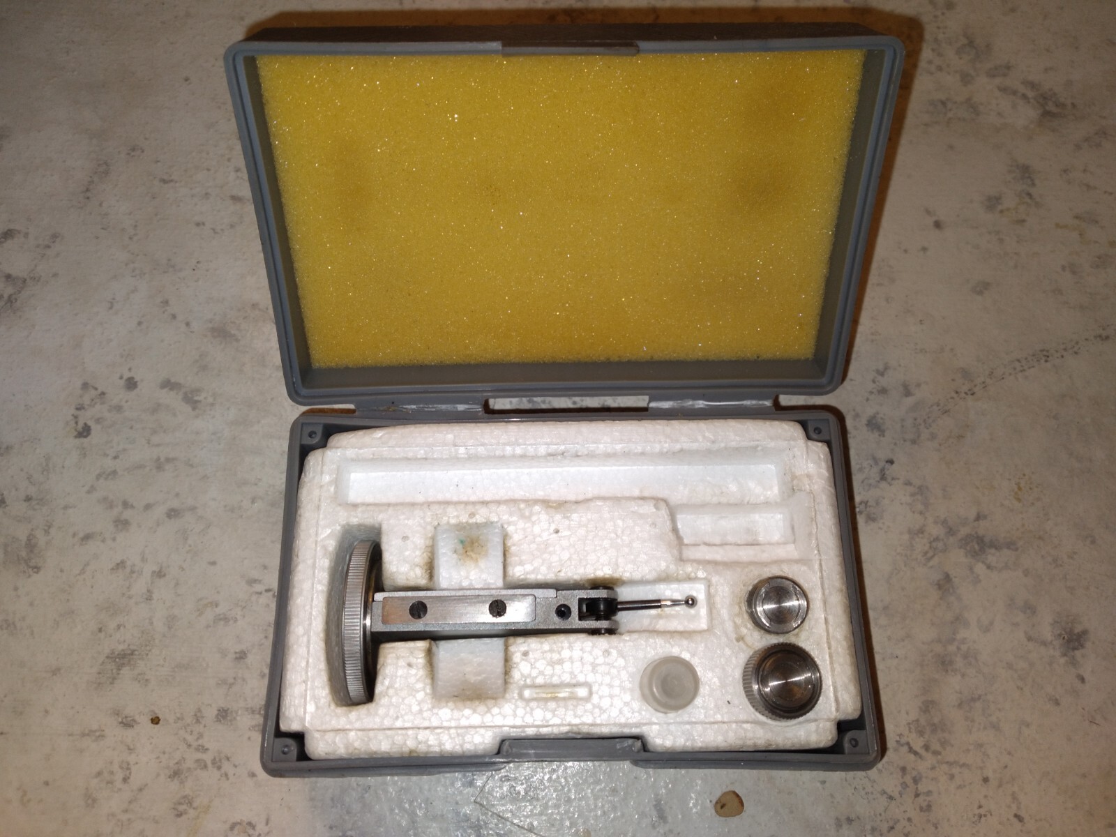 MITUTOYO Dial Indicator SET # 513-254E x .01 mm, Metric, Case, Mount ...