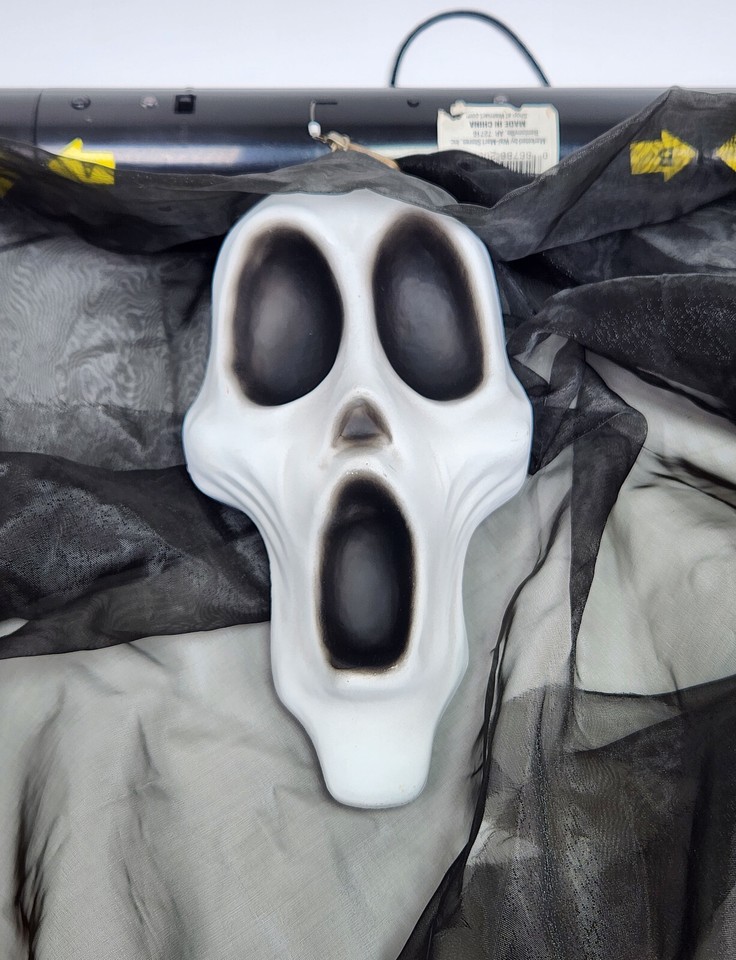 Gemmy Animated Floating Grim Reaper 2004 Ghost Scream Face Halloween ...