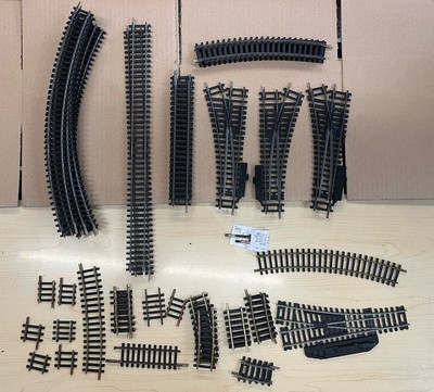 Hornby R.365 OO Gauge Track Pack, Oval, Siding & Loop + Some Roco OO ...