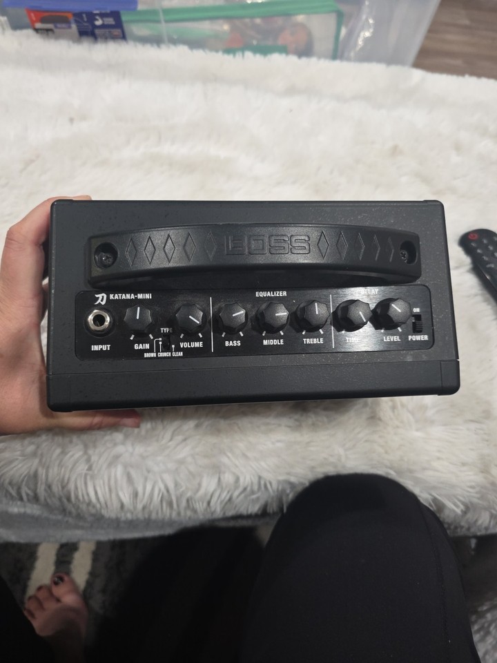 *BOSS* Katana Mini KTN MINI 7 Watt Battery Portable Guitar Amp (MODEL ...