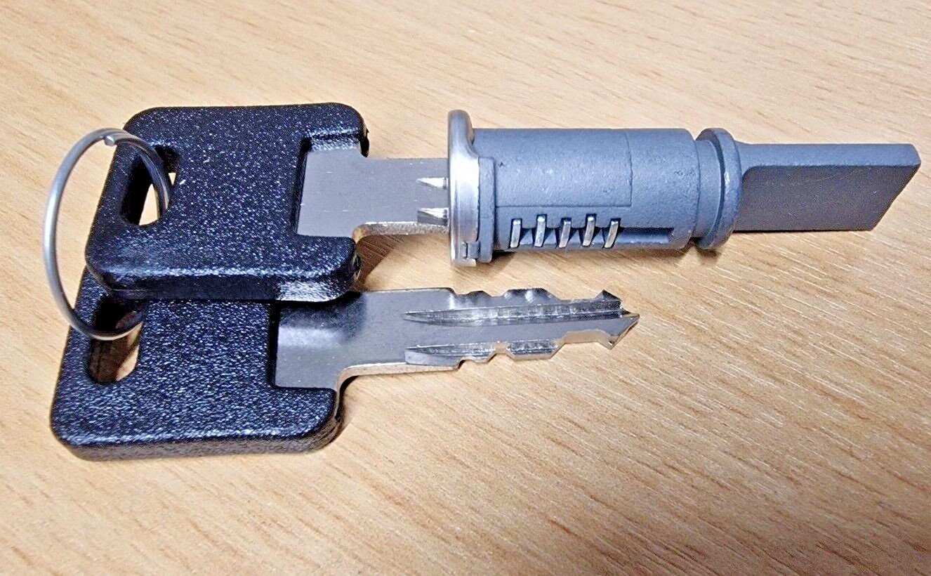 West Alloy WD Long Replacement Door Lock Barrel c/w 2 Keys Caravan ...
