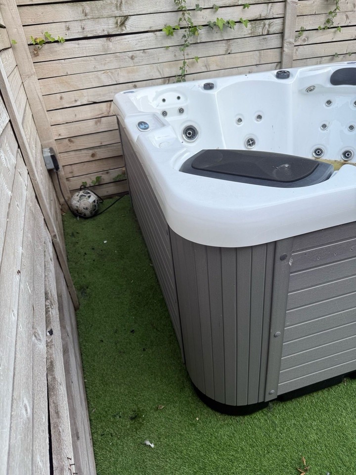 HOT TUB 5 SEATER TRIDENT LUXURY CANADIAN GECKO 13AMP SPA LIGHTS | eBay UK