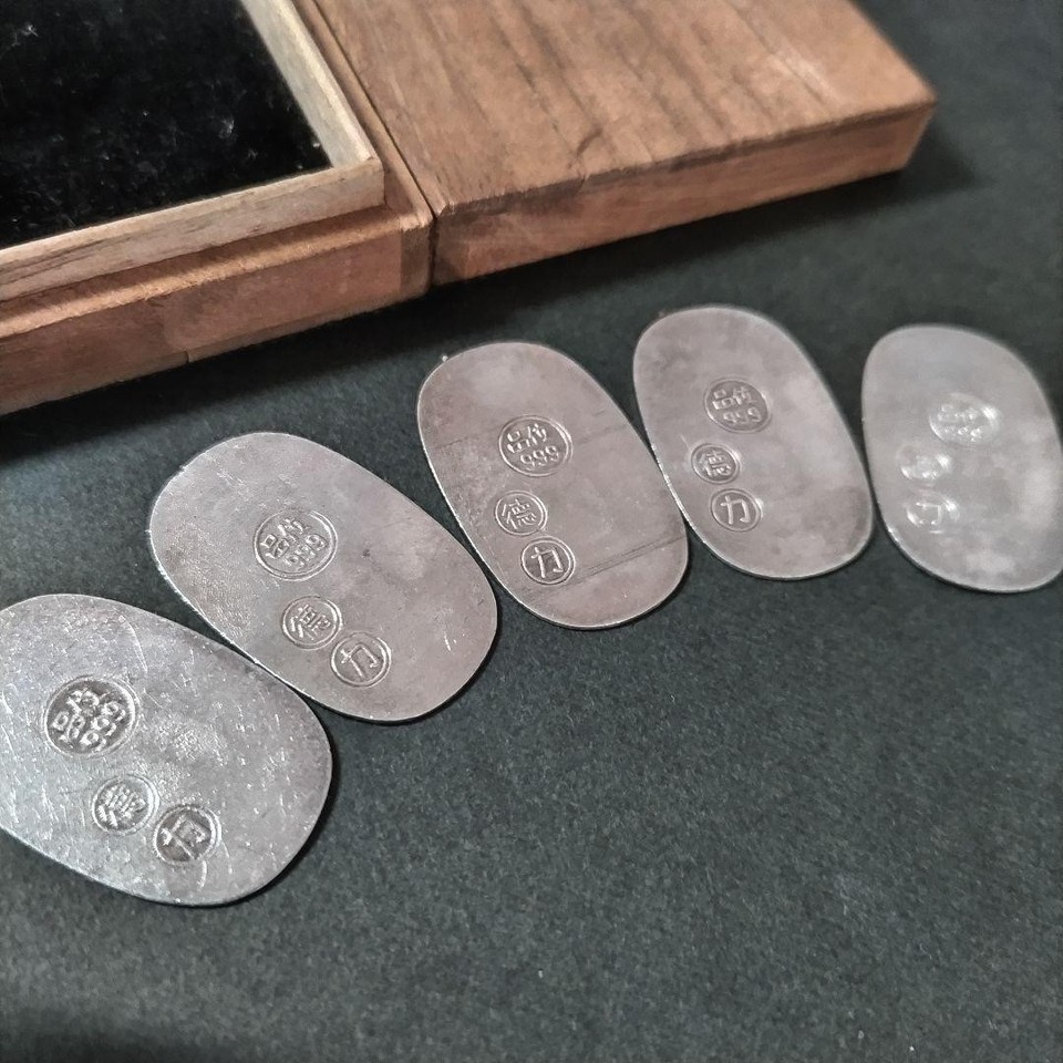 Tokuriki Main Store Pure Silver Oval Coins 5pcs in Paulownia Box, 3.75g ...