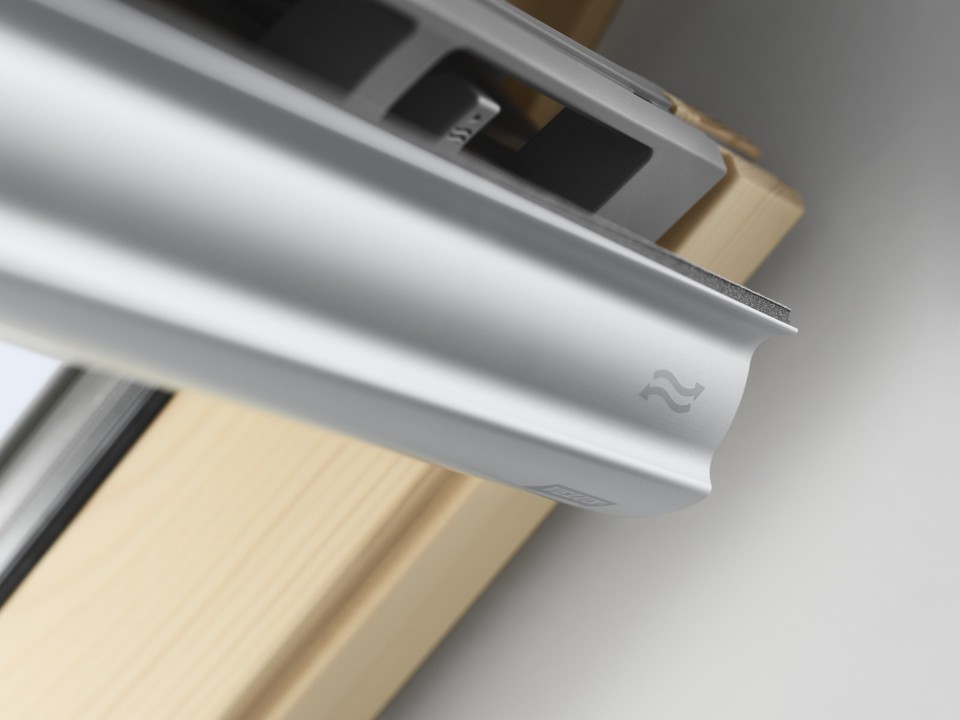 VELUX CK02 Timber Centre Pivot Roof Window Loft Skylight 55 x 78cm ...