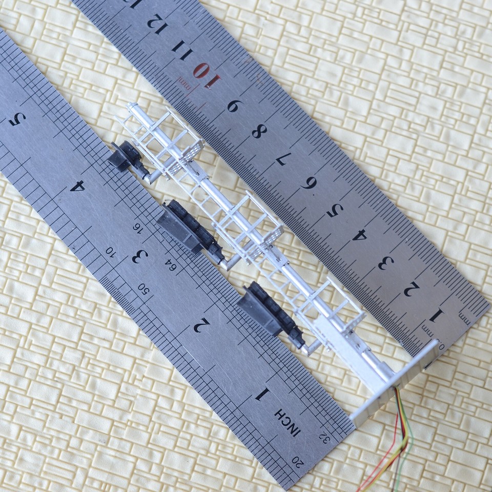 1 x HO scale model 3 colors block signal 3 heads Darth Vader style LED ...