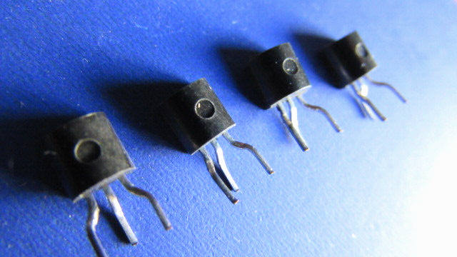 TIS92 GENUINE Rohm Small Signal Transistor TO-92 NOS, 4 pieces SHIPS ...