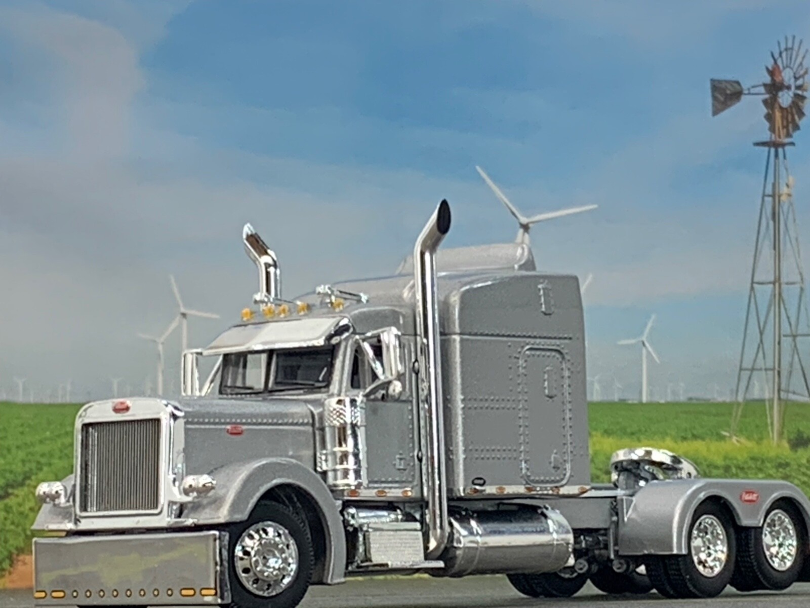 1/64 DCP SILVER PETERBILT 379 W/ 63" MID ROOF SLEEPER W/ WHALE TAIL | eBay