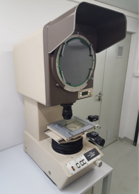 Mitutoyo PJ-300 Profile Projector – Precision Optical Measuring Device ...