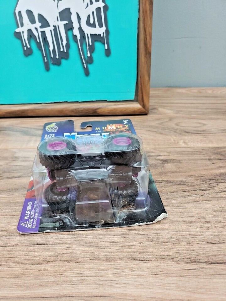 Muscle Machines 1/72 Creature Black Lagoon Monster Truck Funline ...