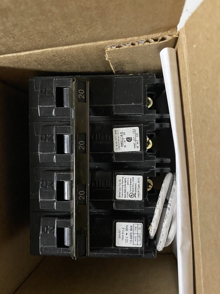 B32000S01 SIEMENS 3 POLE 20A 240V CIRCUIT BREAKER SHUNT TRIP NEW IN BOX ...