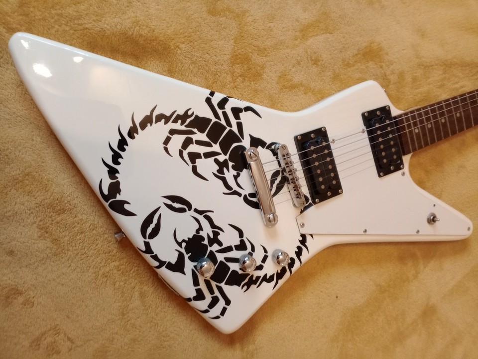 WHITE CLASSIC EXPLORER GUITAR BY NO FRET EXCELLENT CONDITION | eBay UK