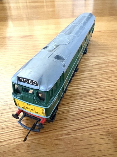 Vintage Triang R357 Class 31 Diesel D5572 OO Gauge tested and runs OK ...