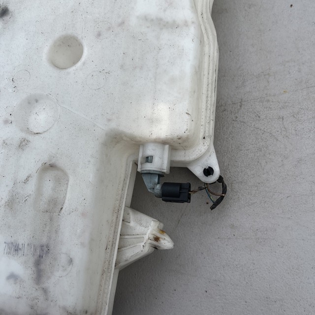BMW OEM 07-10 328i Windshield Wiper Washer-reservoir Tank 61667157147 ...