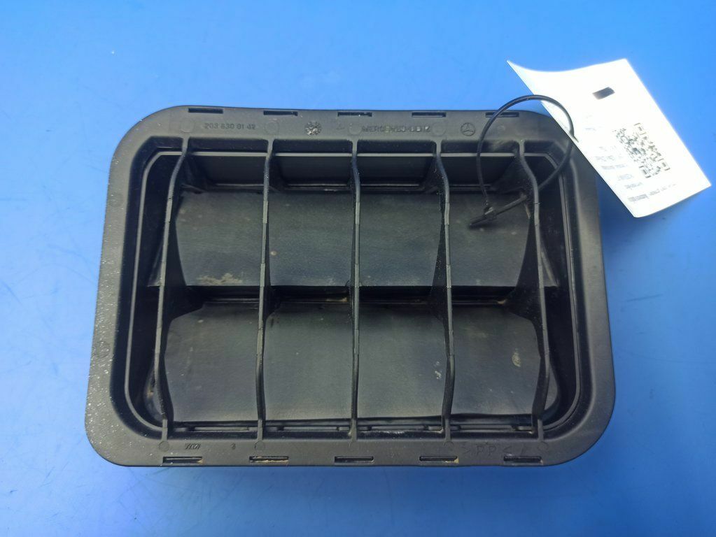 Mercedes-Benz W203 W209 Quarter panel pressure vent 2038300142 PUM16232 ...