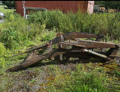 Leyland Mill Tractor Front Loader Bucket Mounted Leyland Tipping Mil ...