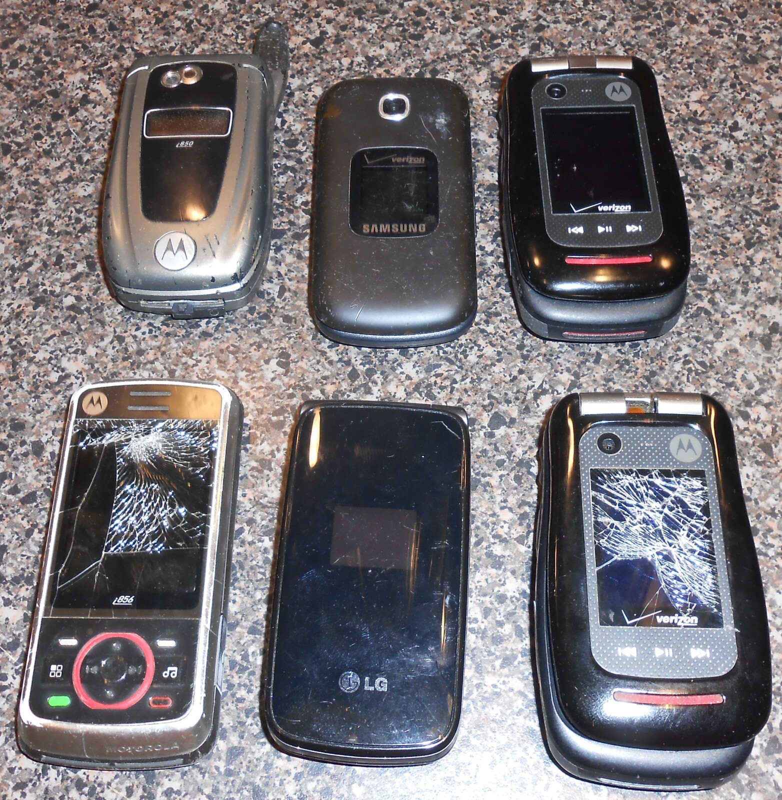 18 Phones, 8 Batteries, 23 Phone Cases 1 MP3 Player Pulse I860 Parts ...