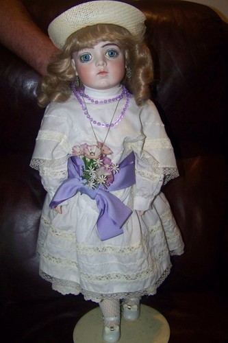 ANTIQUE REPRODUCTION 22in BRU JNE doll, fixed eyes, closed mouth ...