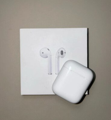 Apple Earphones 2nd Generation Pods w/Wireless Charging Case - Complete ...