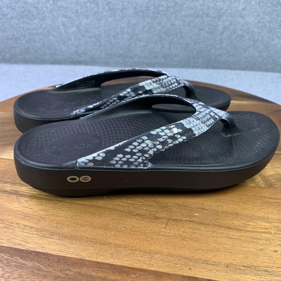 OOFOS Sandals Womens Size 6 Black Snake Print Recovery Comfort Flip ...