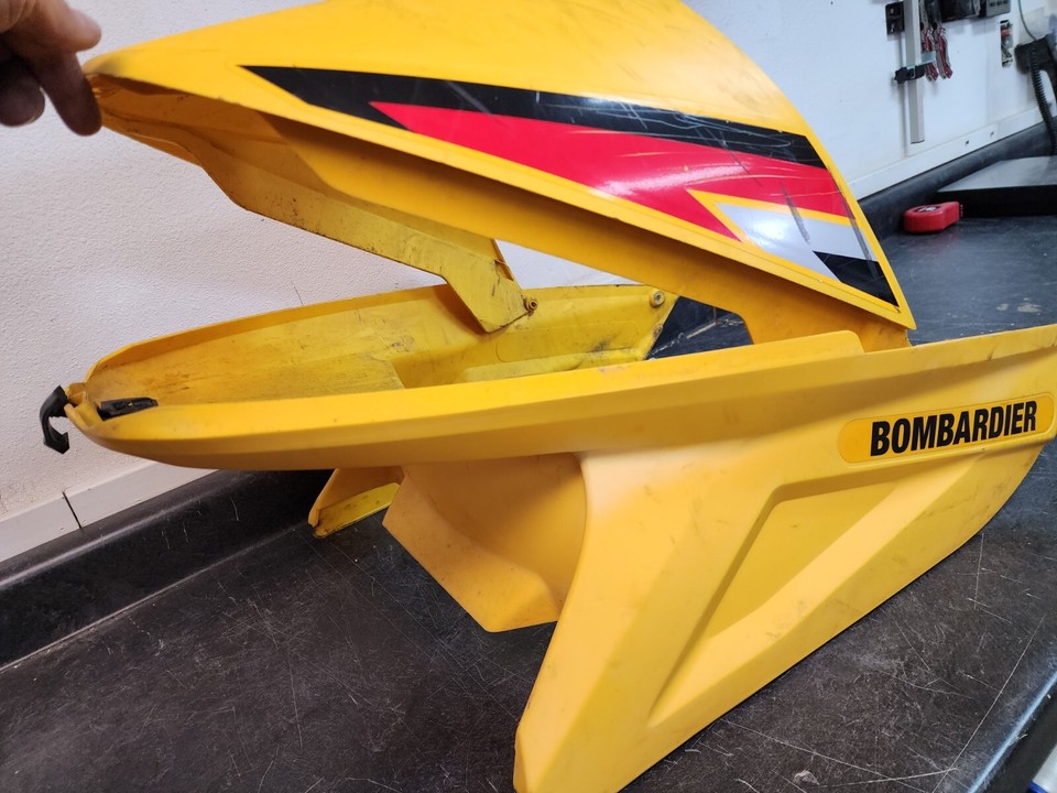 Ski doo 2005 Rev MXZ 600 HO Yellow Storage Trunk 500 800 Renegade 04 05 ...