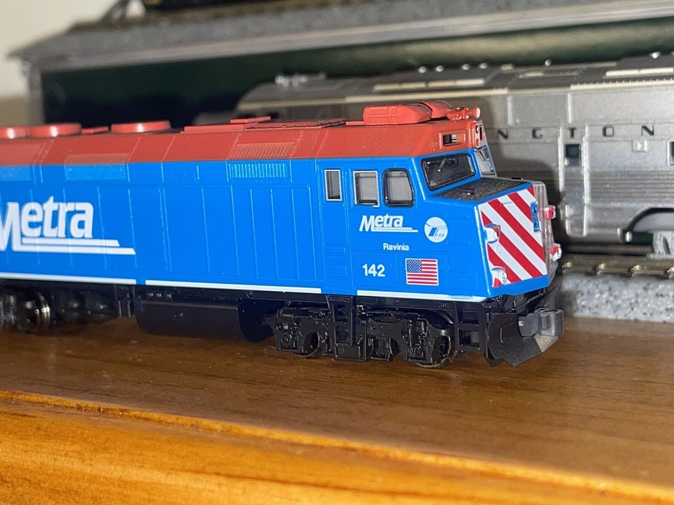 Kato N Scale Metra F40PH with 2 Metra Cars And 2 Cab Cars, DC/DCC Ready ...