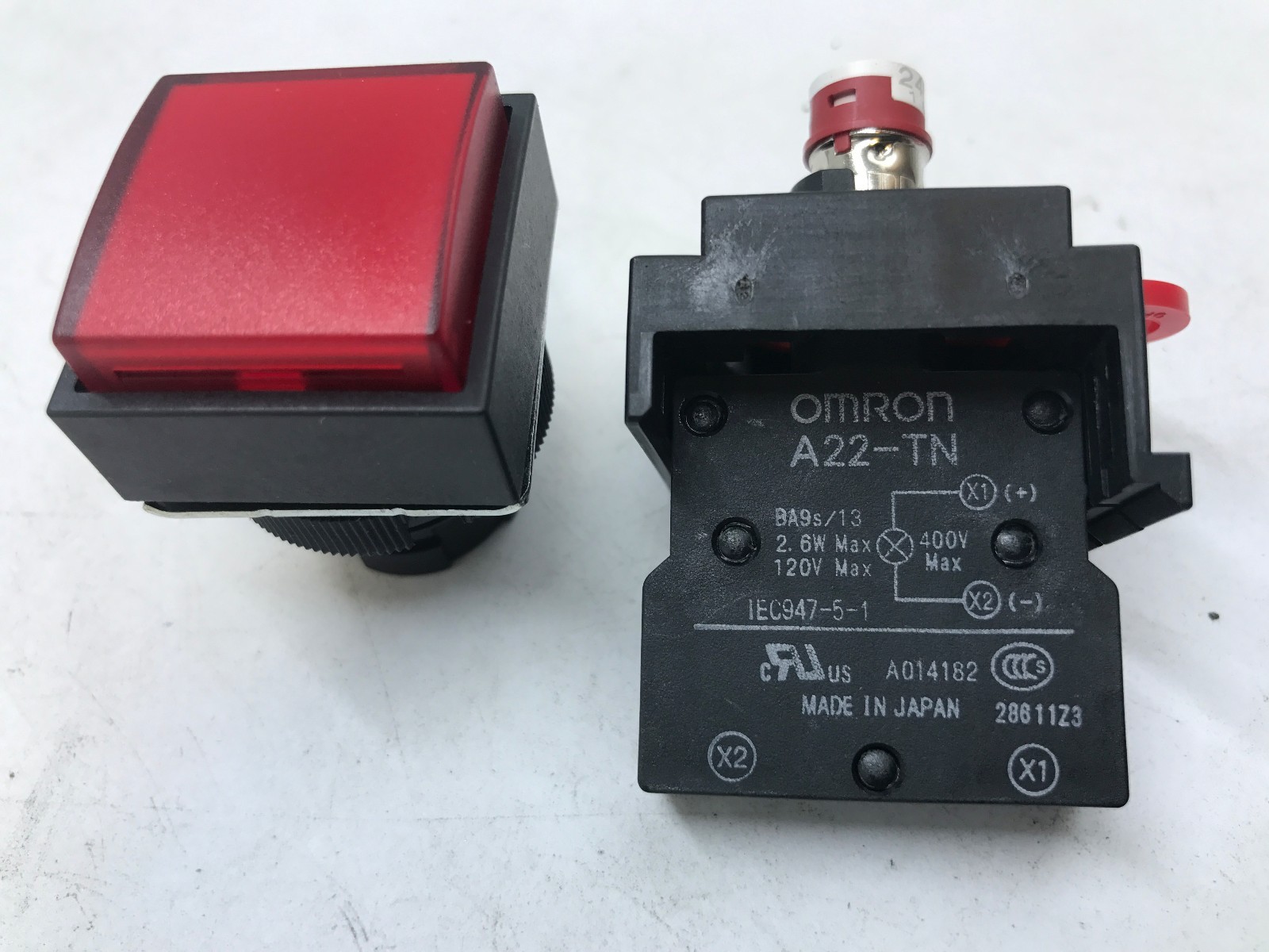 Omron M22-CR-24A Projection Type Indicator Display and Socket | eBay