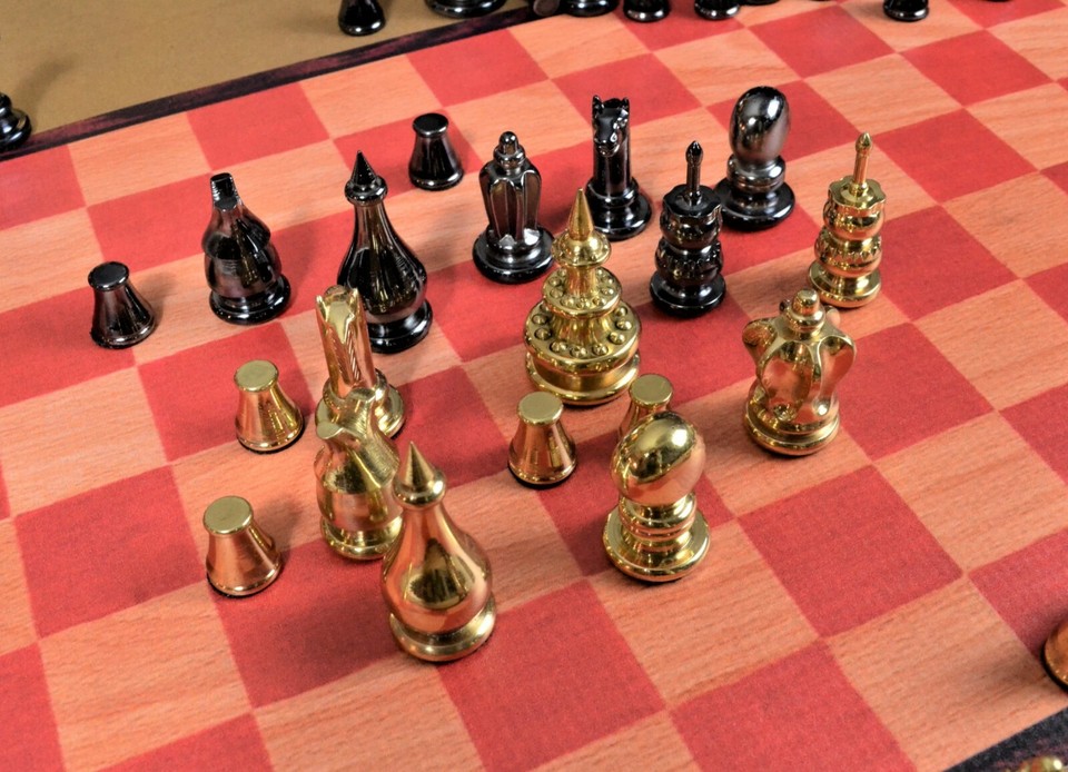 COURIER CHESS FINE BRASS - 1508 REPRO SET NEW EDITION - VINYL MAT K=2 1 ...
