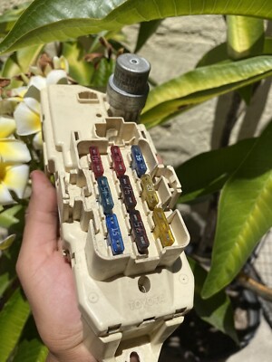 1990-95 Toyota Pickup Hilux Surf 4Runner Main Fuse Panel Relay ...