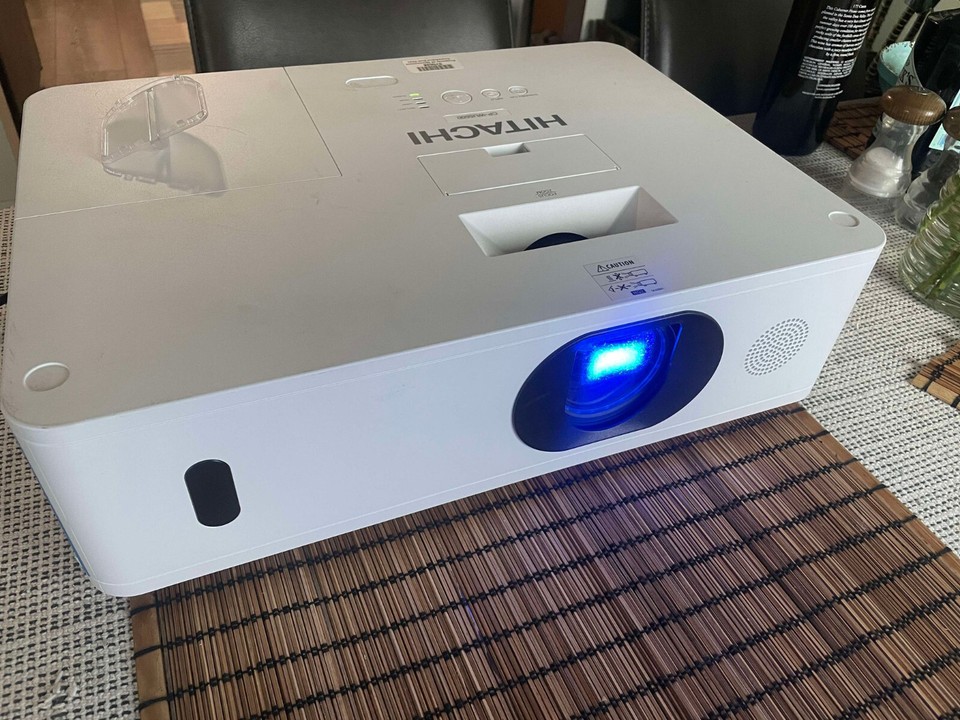 Hitachi 5000 Lumens - WUXGA 3LCD Projector with Remote - CP WU5500 | eBay