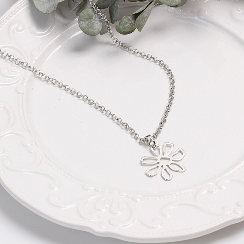 Alloy Single Layer Necklace Simple Flower Pendant Neck Chain Female ...