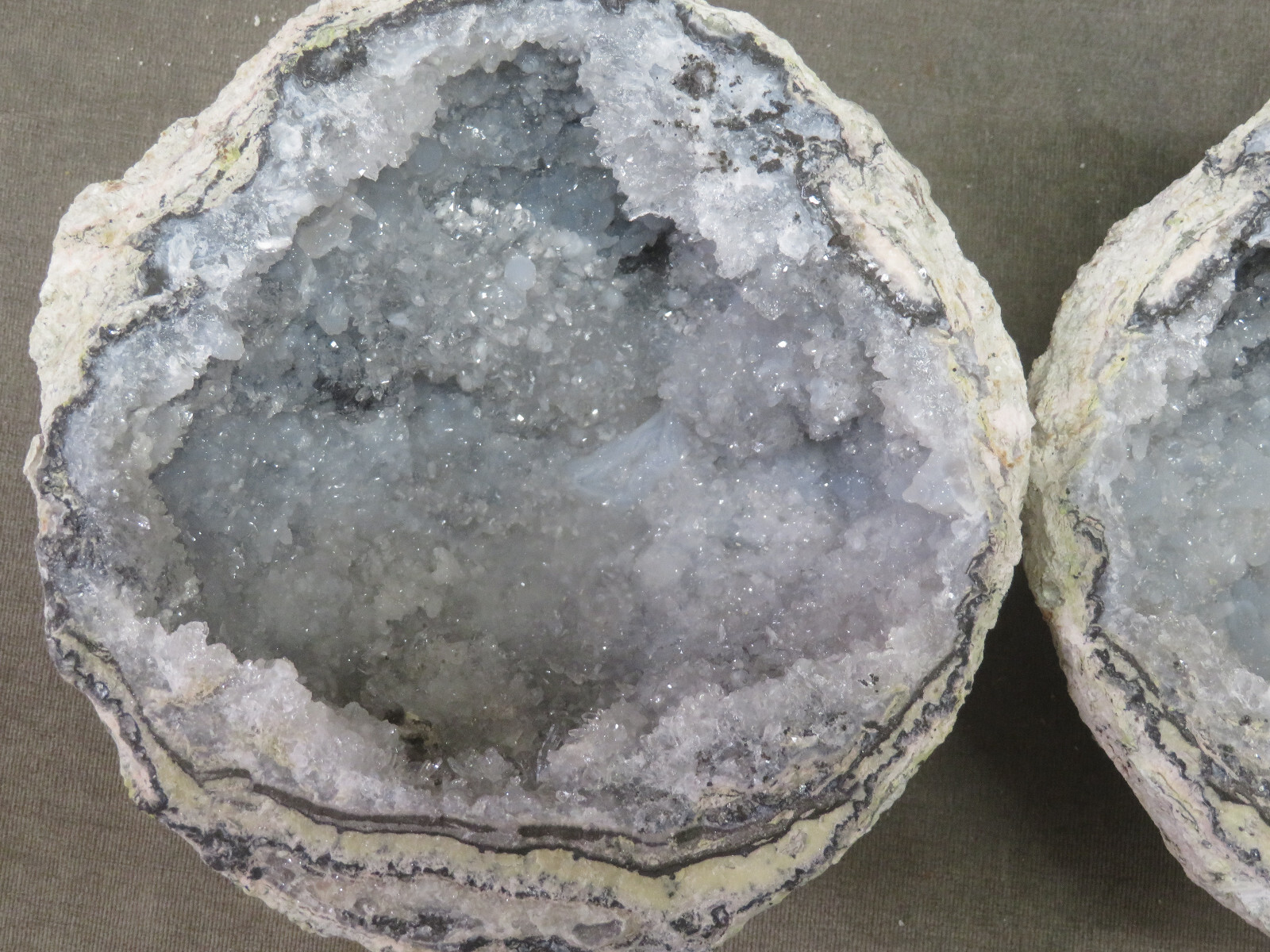 Large Fluorescent Cracked Open Trancas Geode Pair Aldamas Chihuahua ...