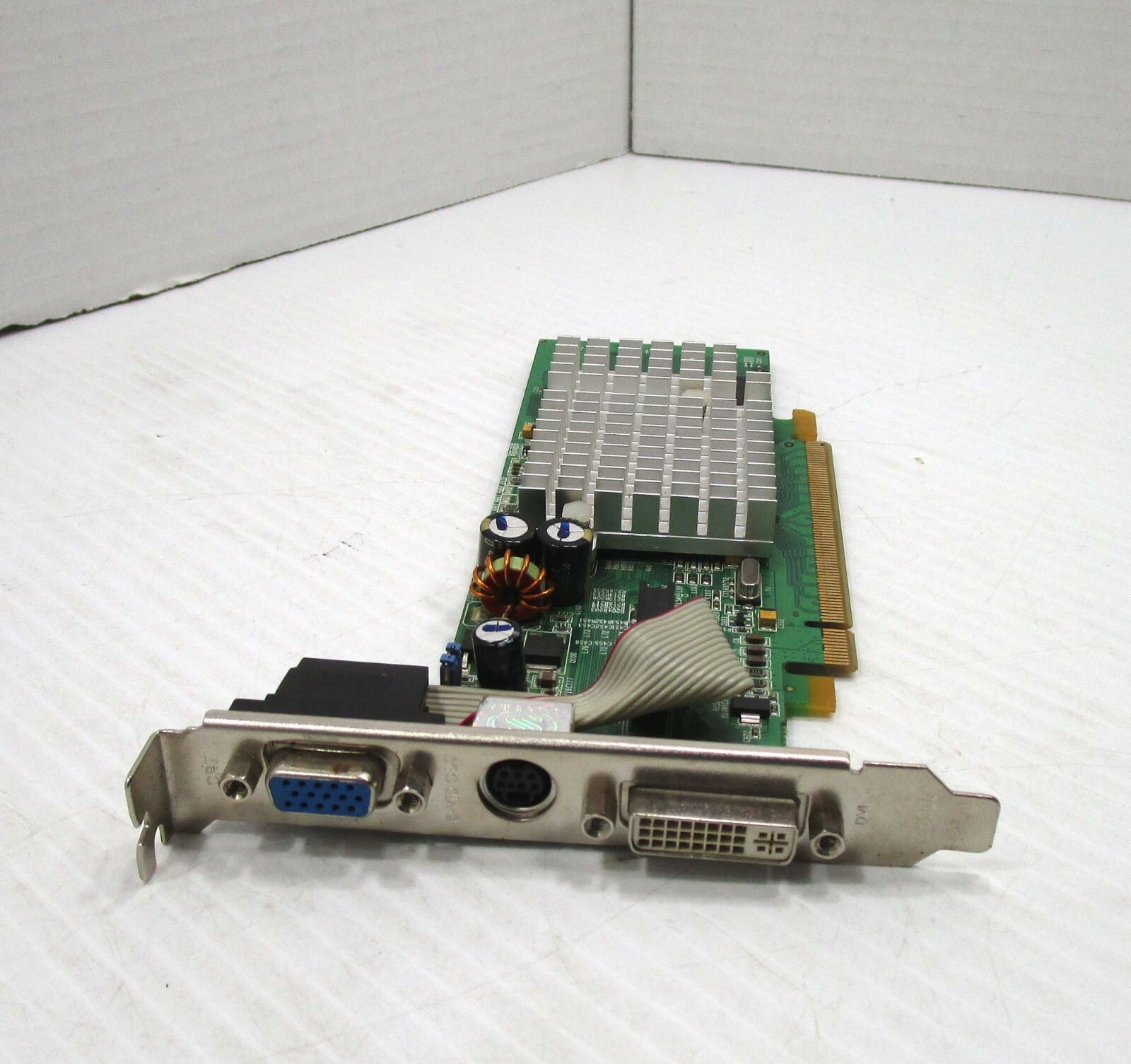 SAPPHIRE ATI Radeon X1050 512MB DDR 64 bit PCIe Video Card 188-0VC50 ...