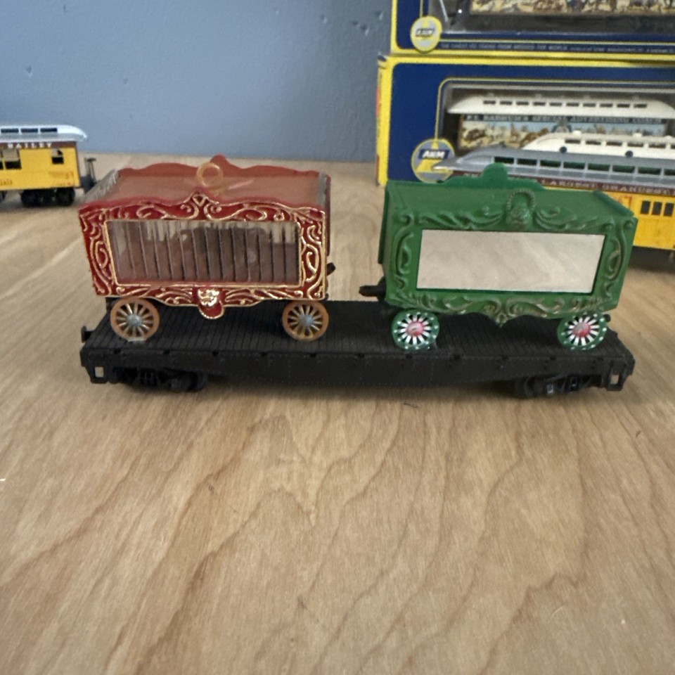LOT 8 VINTAGE HO SCALE AHM ETC BARNUM & BAILEY CIRCUS TRAIN CARS READ ...