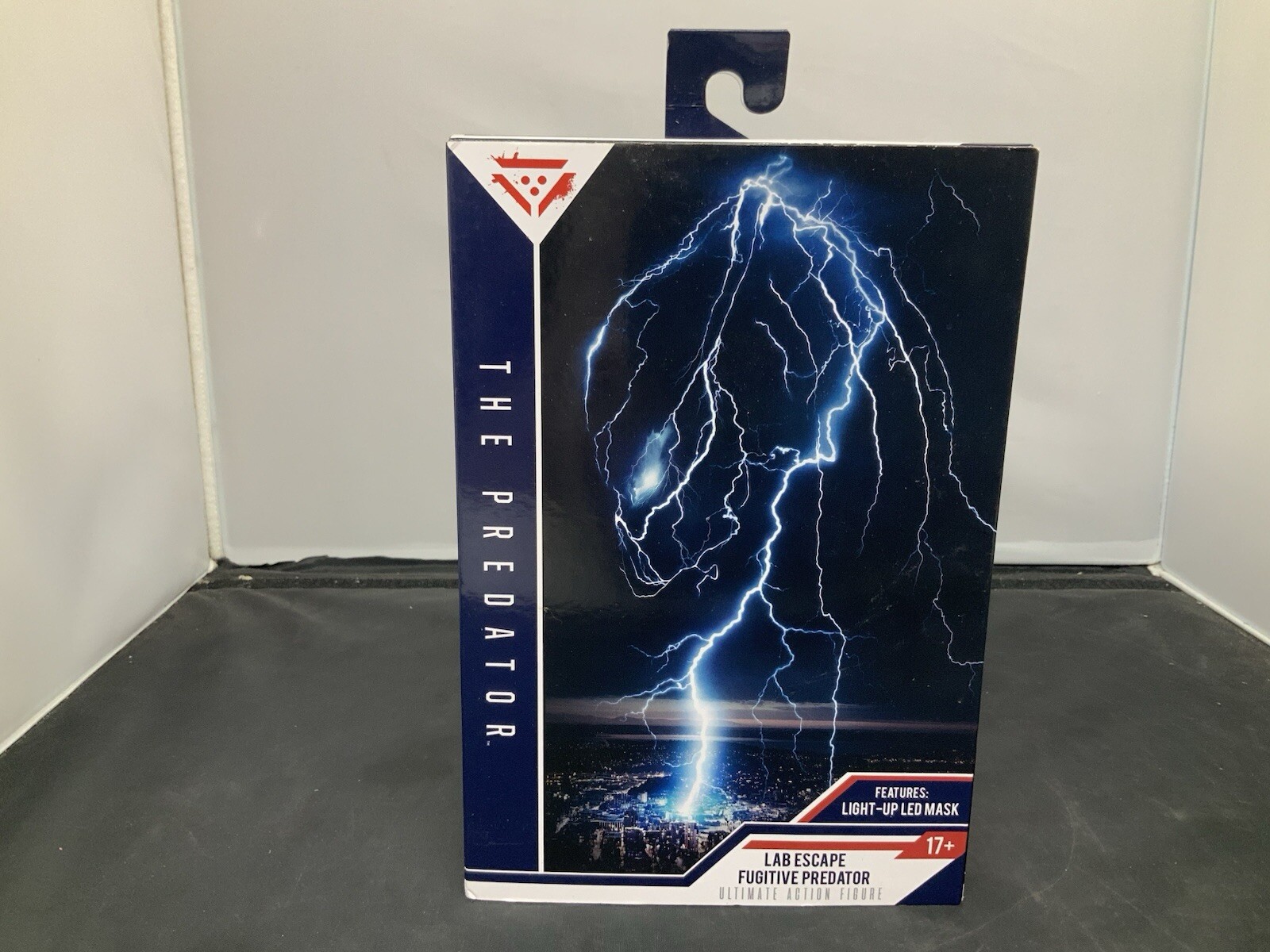 NECA Predator Lab Escape Ultimate Fugitive Predator 7" Action Figure