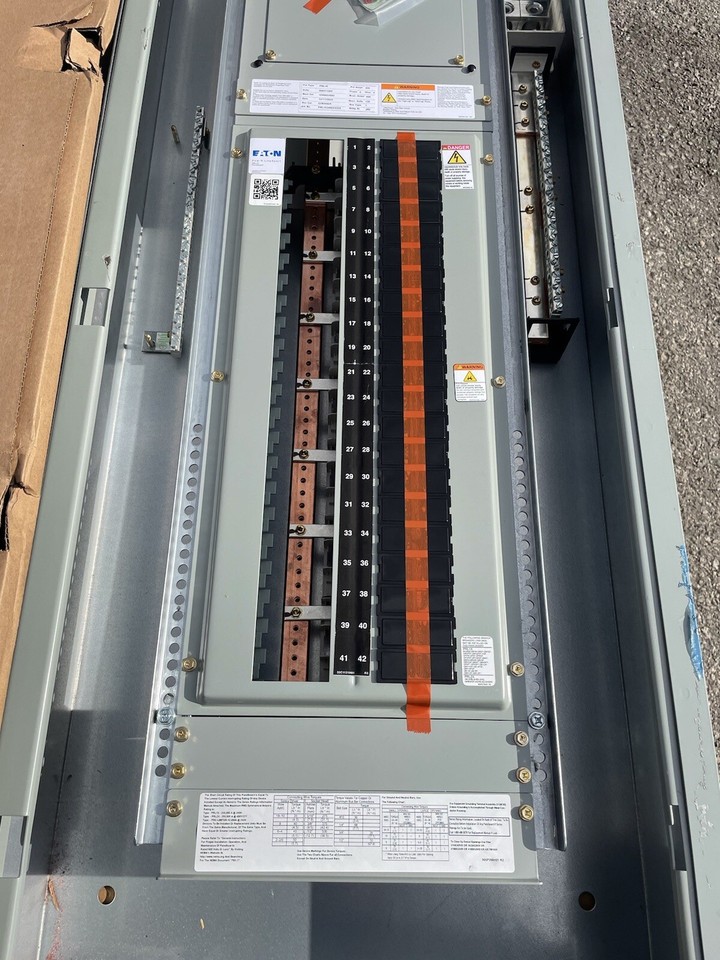 400AMP 208/120V MAIN LUG PANELBOARD 42 SPACE 3PHASE COMPLETE PANEL (NEW ...