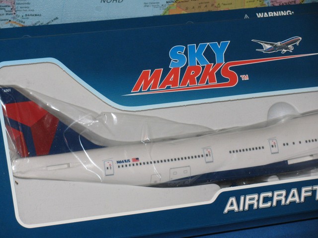 Daron SKR508 SkyMarks Delta 747-400 With Gear for sale online | eBay