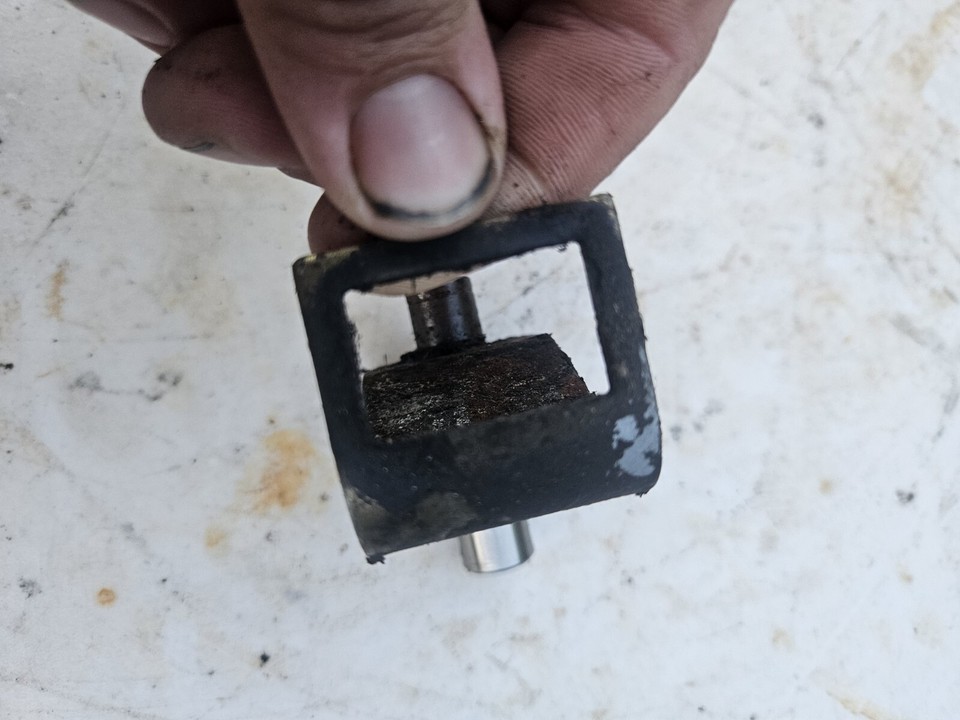 Cub Cadet Hydro Pump Bracket 1811 1810 1812 1872 1572 1772 2072 | eBay