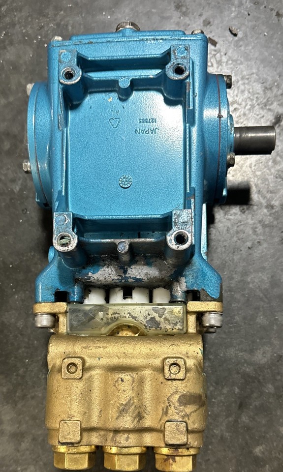 CAT PUMP MODEL 550 , 5 GPM / 3000 PSI, BELT DRIVE , NEW IN BOX! MAKE ...