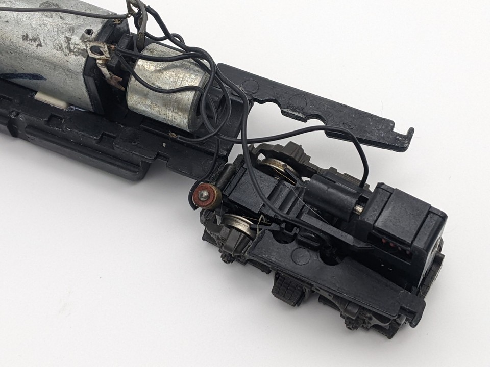 HO SCALE ATLAS GP38 HIGH HOOD DIESEL LOCOMOTIVE TRAIN PROJECT KITBASH ...