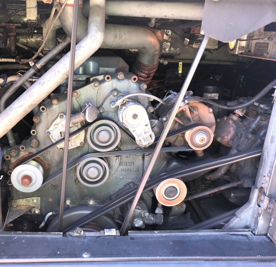 MCI PREVOST VANHOOL BUS CARRIER 05G COMPRESSOR WITH CLUTCH AND PULLEY ...