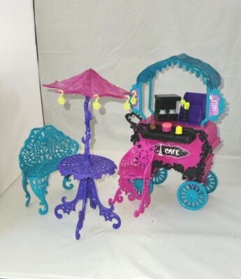 Monster High Travel Scaris Cafe Cart City Frigh Vendor Table Umbrella ...
