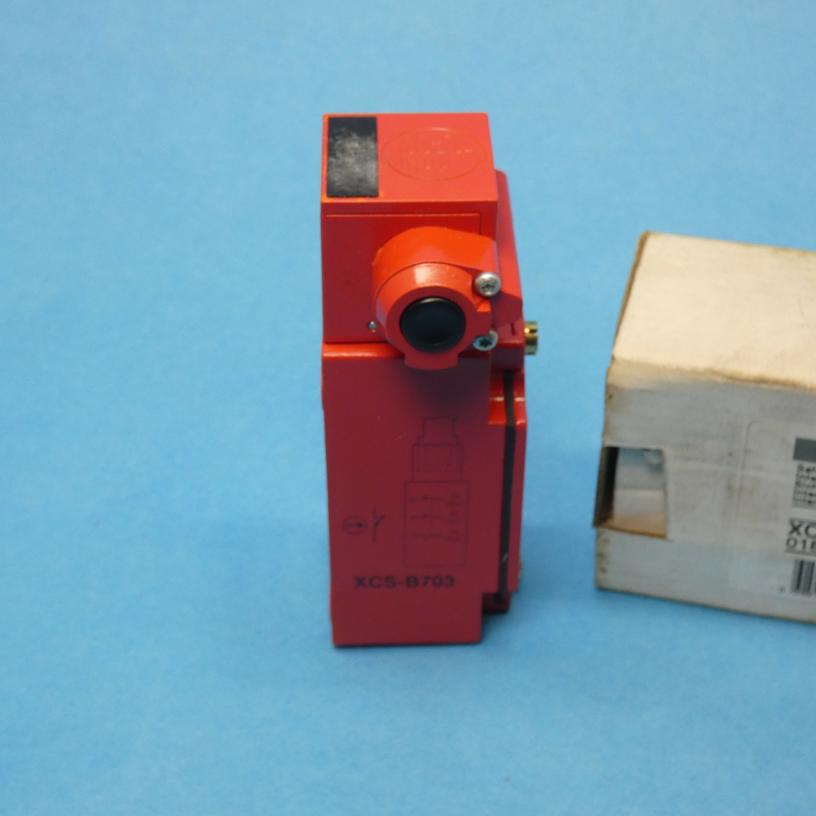 Telemecanique XCS-B703CA Safety Interlock Switch XCSB703CA AC15 240v 3a ...