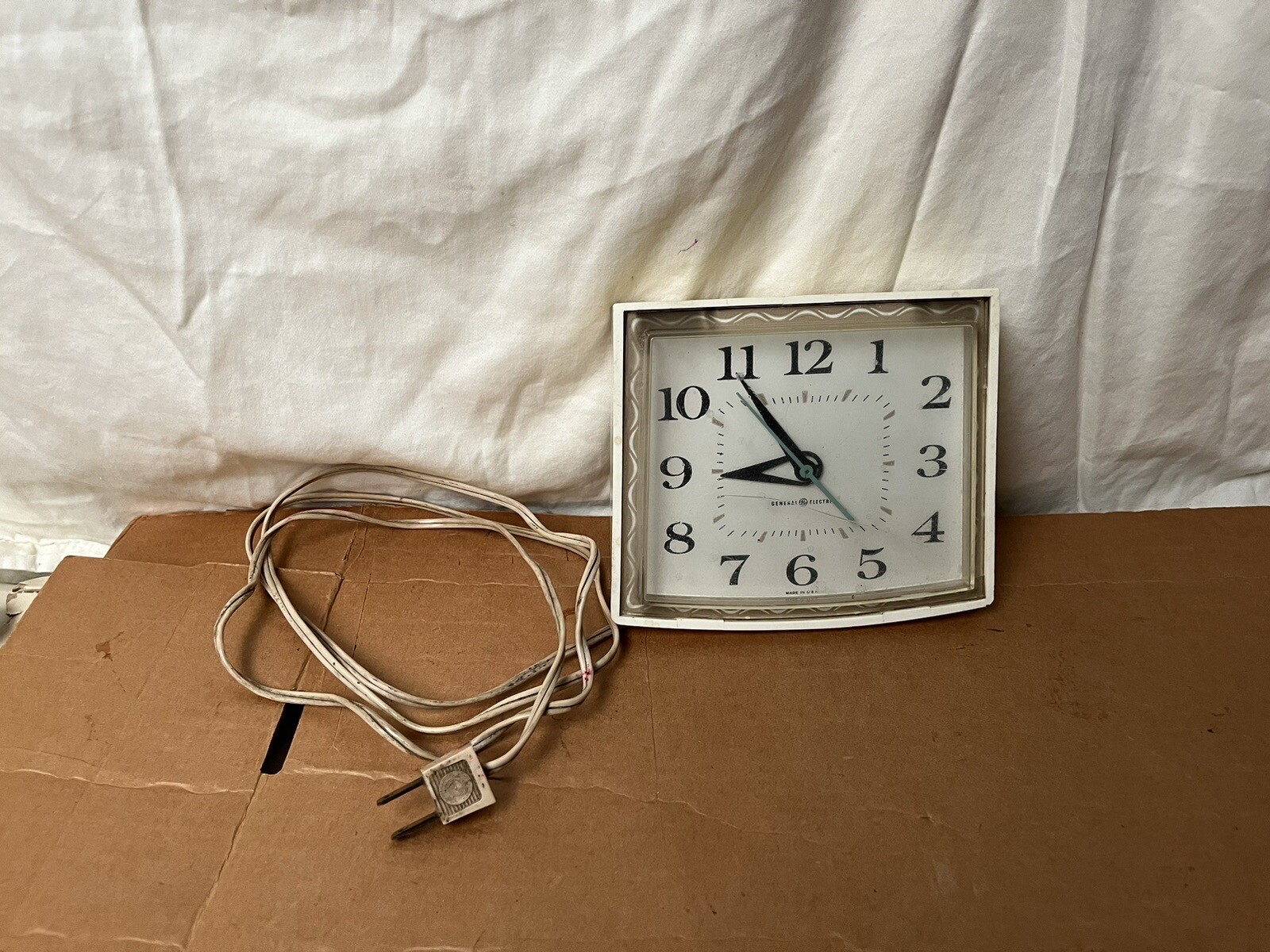 Vintage GE Electric Wall Clock General Electric Model 2148 Tested Works ...