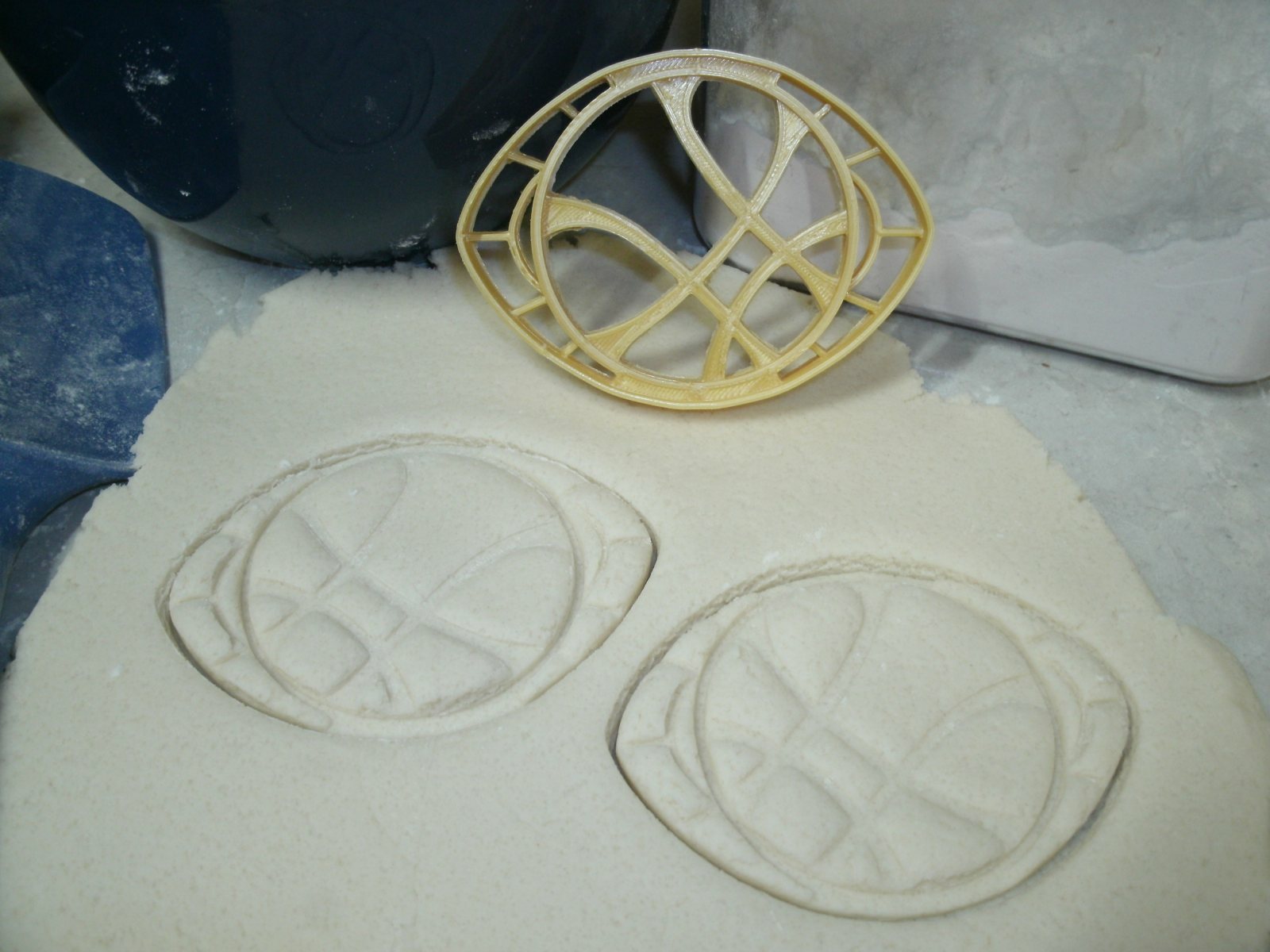 AVENGERS INFINITY WAR MARVEL CHARACTERS LOGOS SET OF 10 COOKIE CUTTER ...